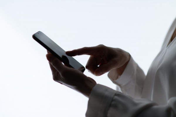 従業員のSNS問題に企業はどう対応する？事前対策・事後対応を解説 - 東京・山梨の社会保険労務士法人労務管理PLUS（旧 中込労務管理）｜企業の労務改善なら